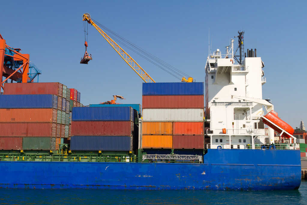 Benefits of shipping container tracking: ucontainers